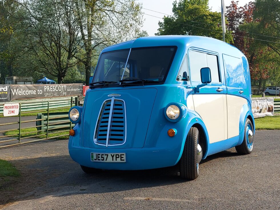 CROWD PULLING MORRIS JE VANS AND MARKET OUTLOOK - Morris Commercial